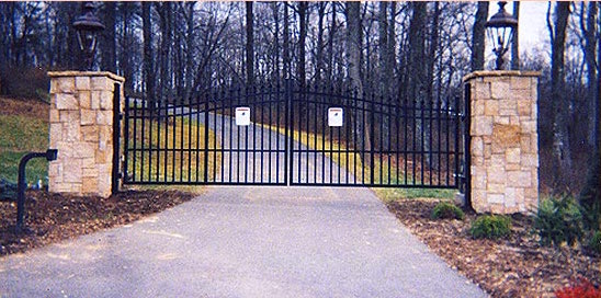 Black iron gates | Virginia Fence Builders
